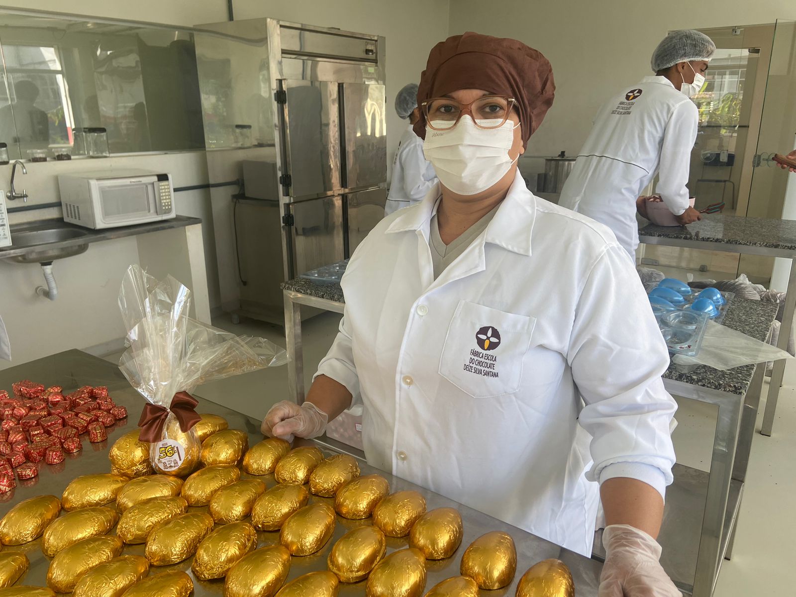Alunos do Ceep do Chocolate, em Ilhéus, produzem ovos de Páscoa para ...