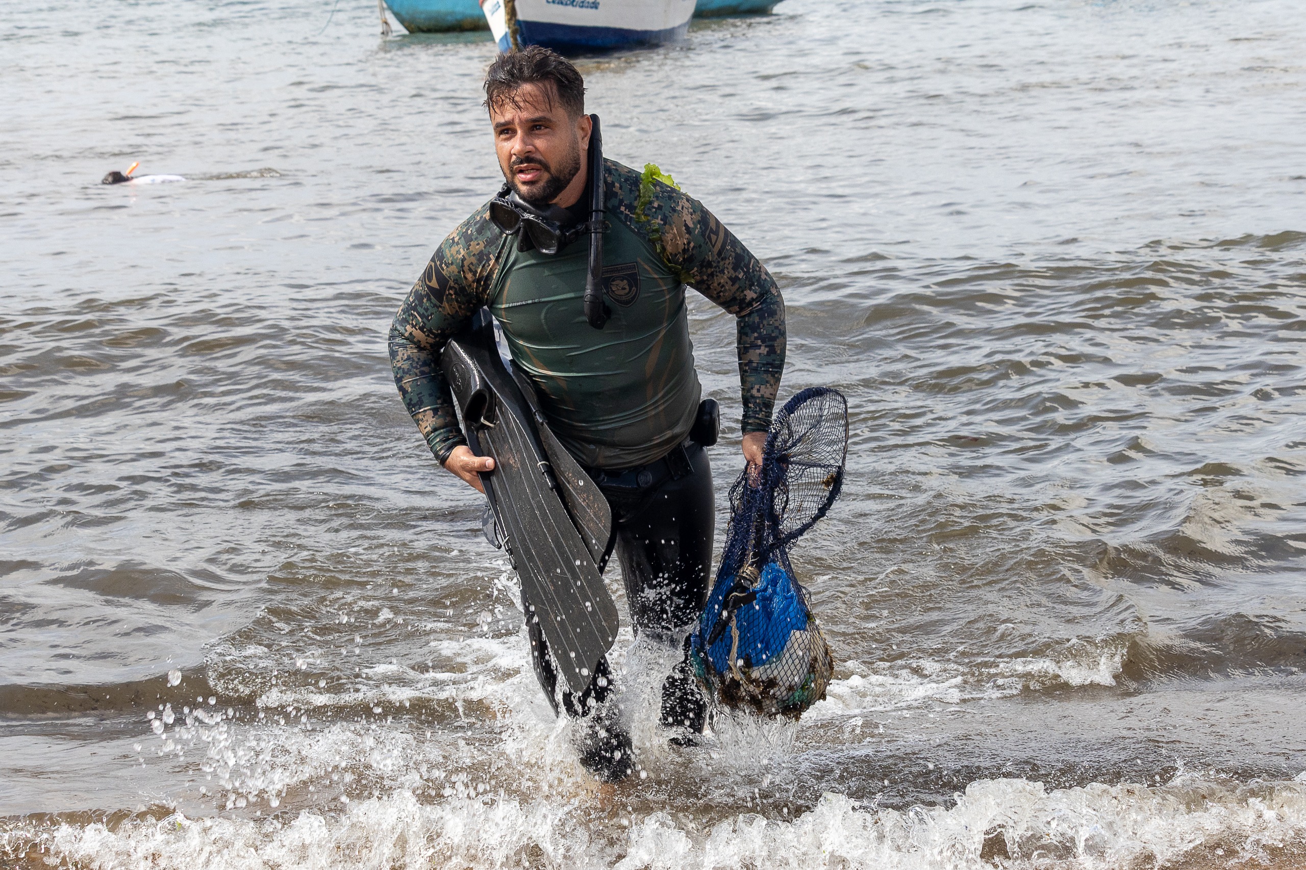 Ação da Sema e do Inema retira cerca de 250 kg de resíduos da praia do ...