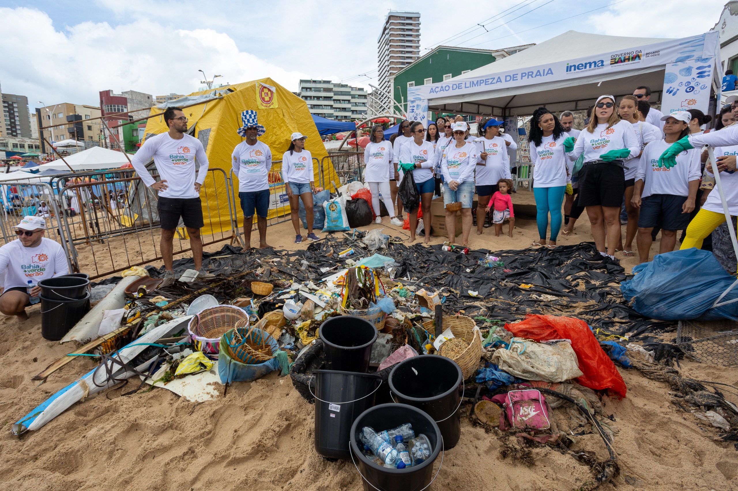 Ação da Sema e do Inema retira cerca de 250 kg de resíduos da praia do ...